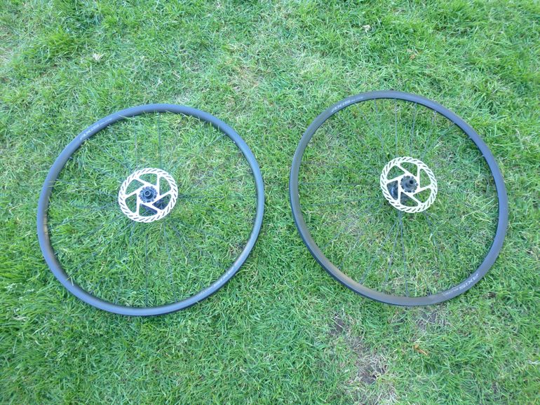 Specialized Axis Elite Disc 2024